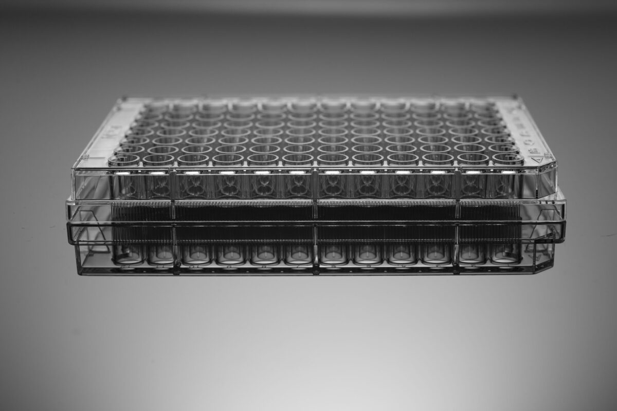 96 Well Cell Culture Plate, Flat, TC, Sterile (701003) | Nest | Ushelf